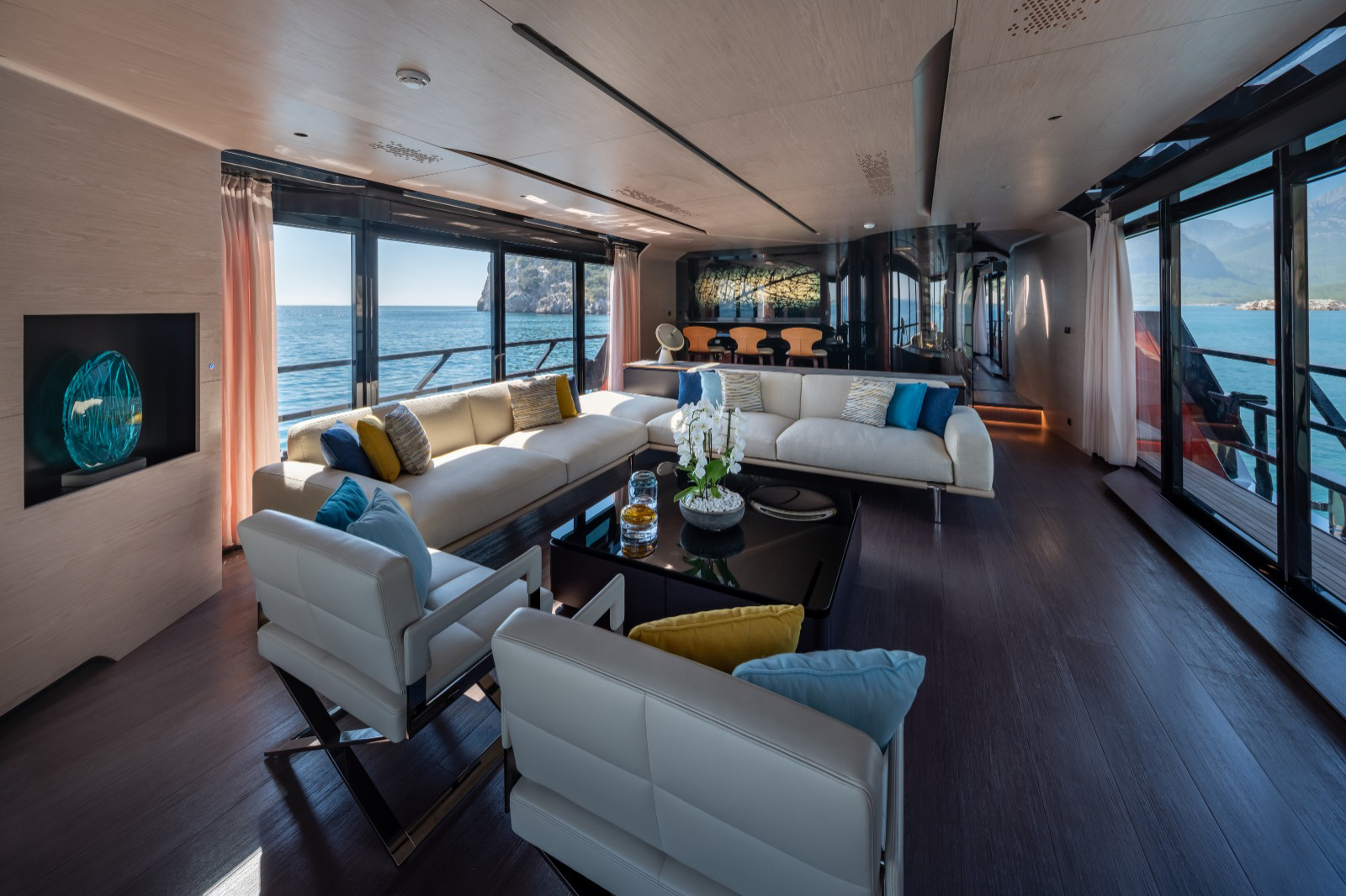 Yacht EDGE, Sarp 85 | CHARTERWORLD Luxury Superyacht Charters